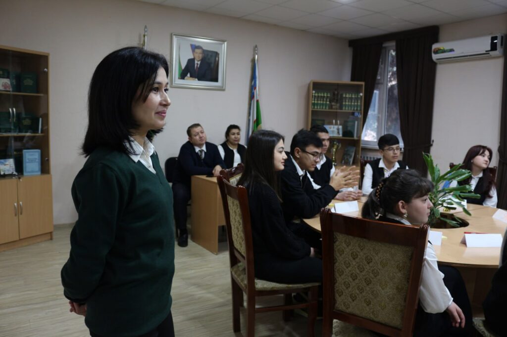 AQSh kompaniyasi xodimi, Uschool LC ingliz tili o’qituvchi-volontyori ...