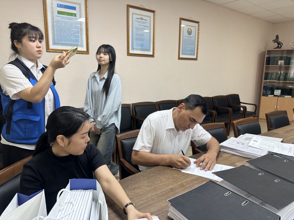 Koreyalik volontyorlar va litsey o’quvchilari kitob yozdi – Nizomiy ...